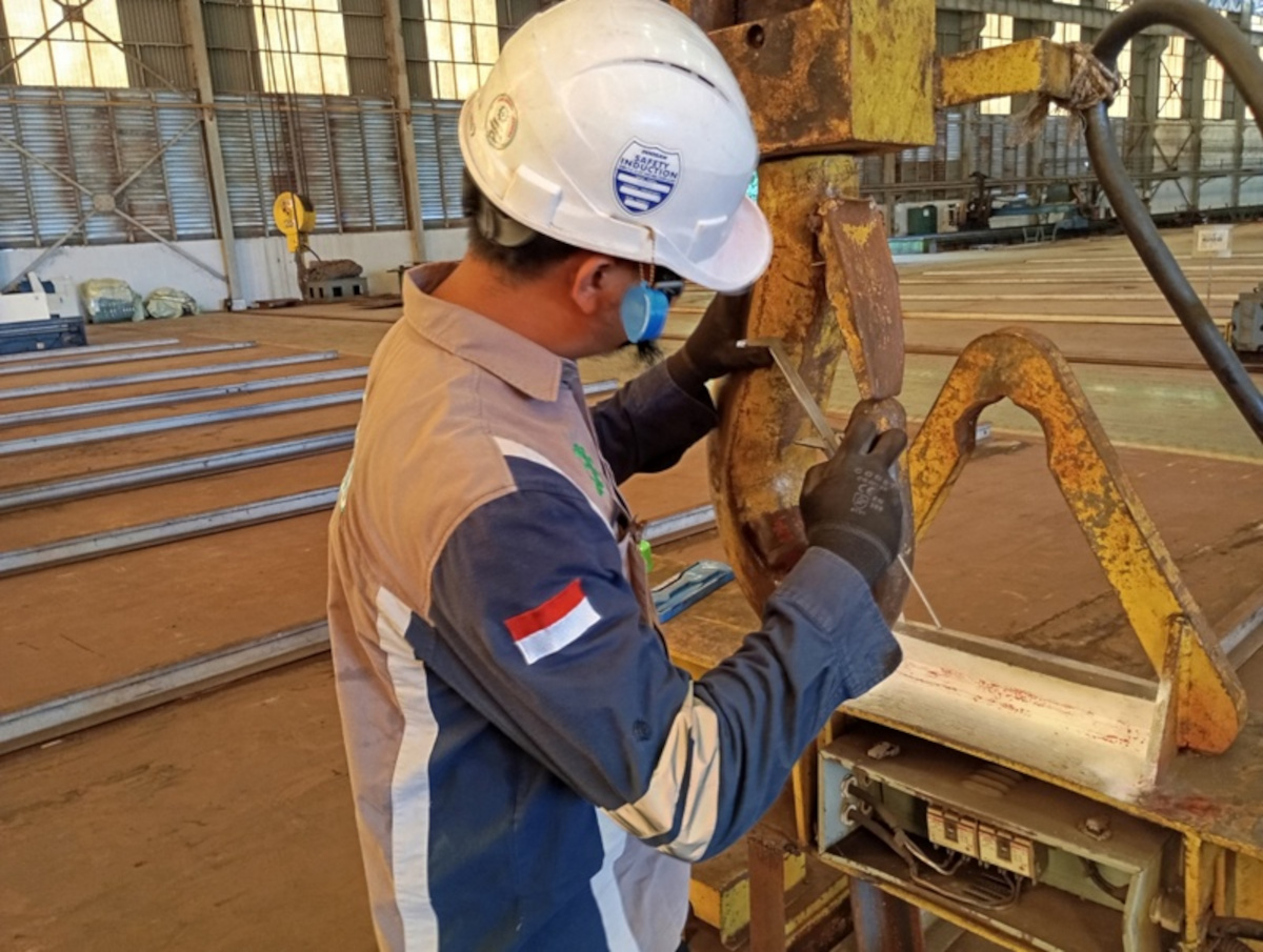 Gantry Crane: Pentingnya Inspeksi dan Sertifikasi PJK3 untuk ...